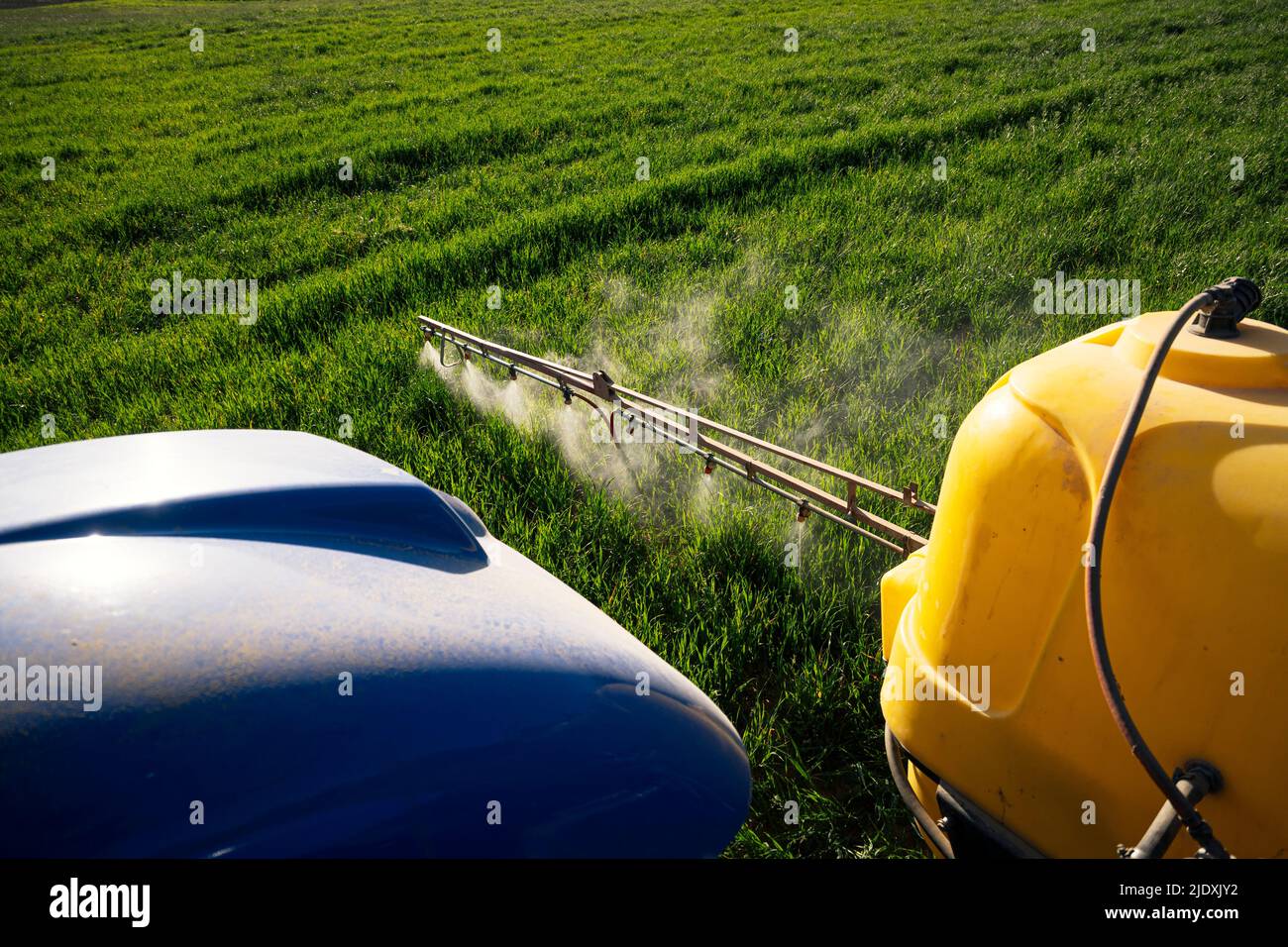 Crop spraying machine hi-res stock photography and images - Alamy