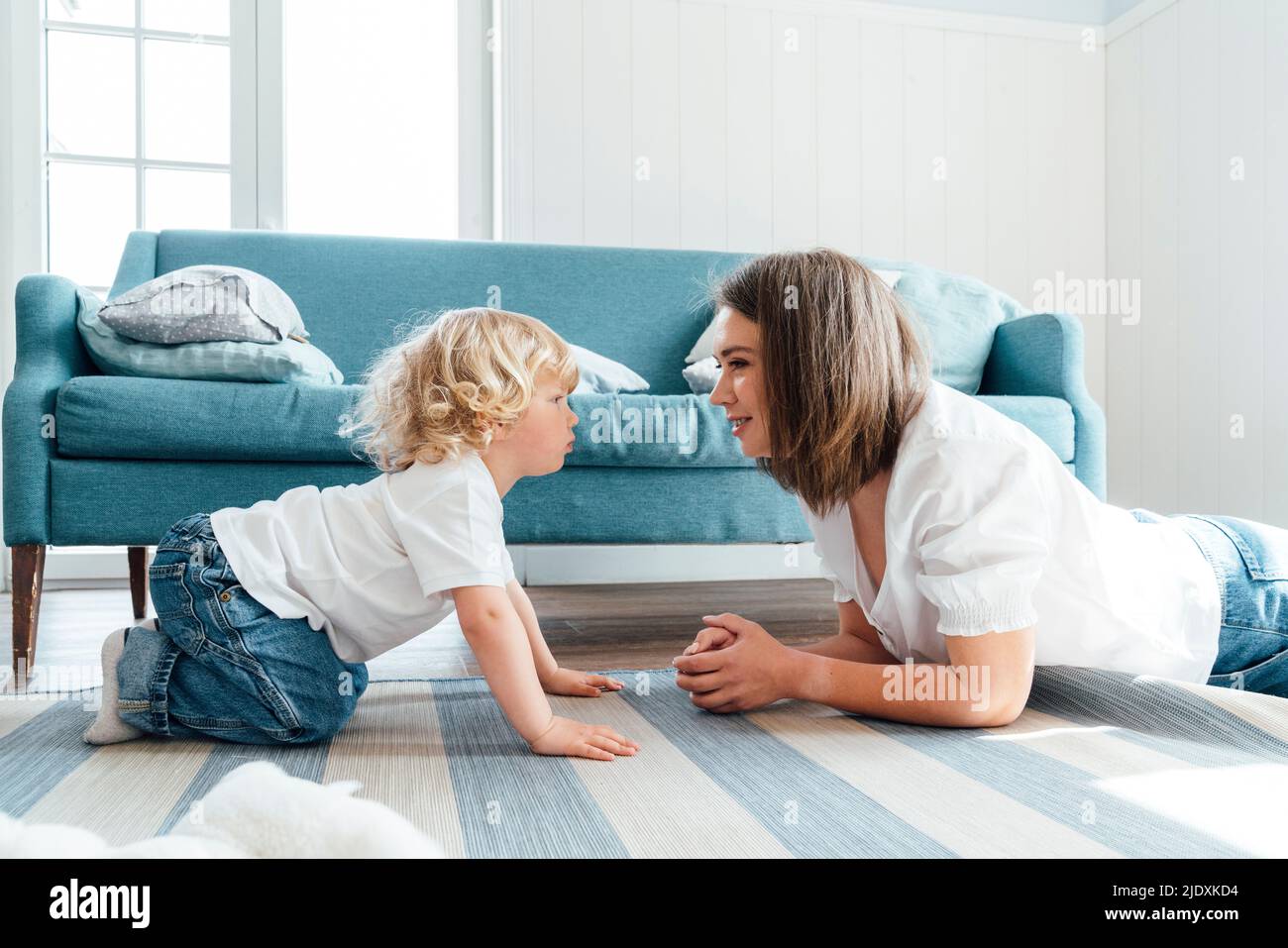 Children staring at each other hi-res stock photography and images - Alamy