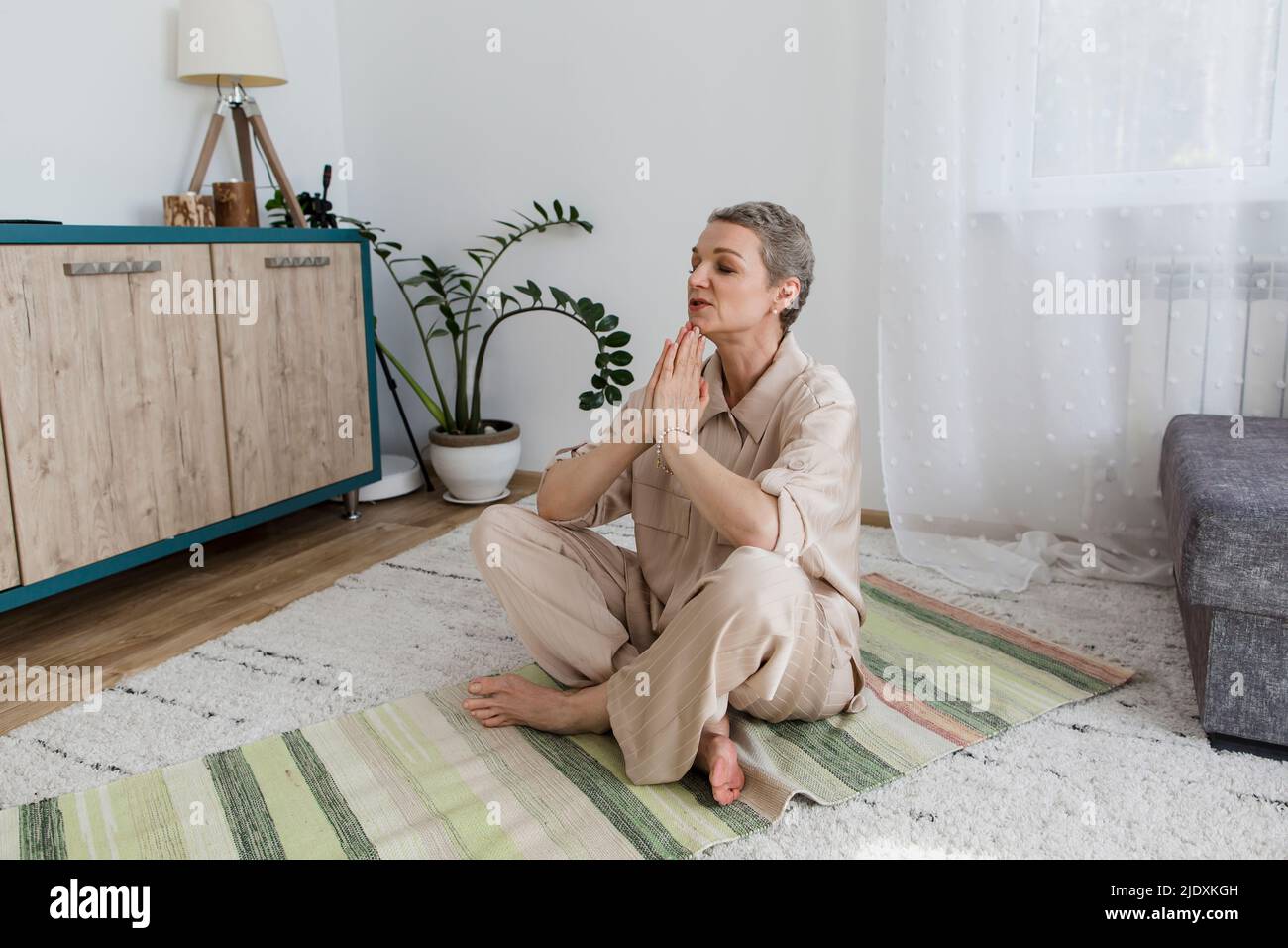 Rug barefoot hi-res stock photography and images - Alamy