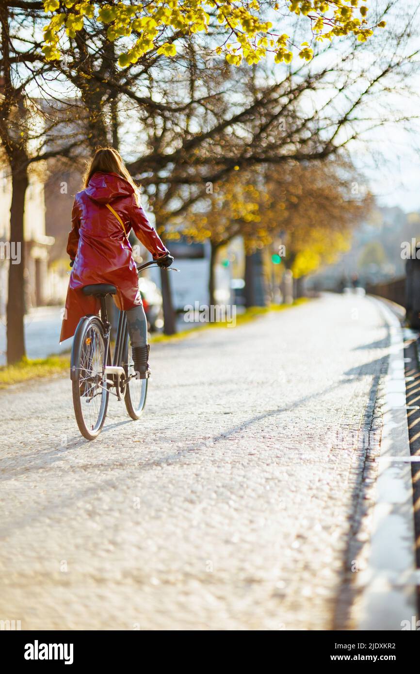 Person red bicycle from behind hi-res stock photography and images - Alamy