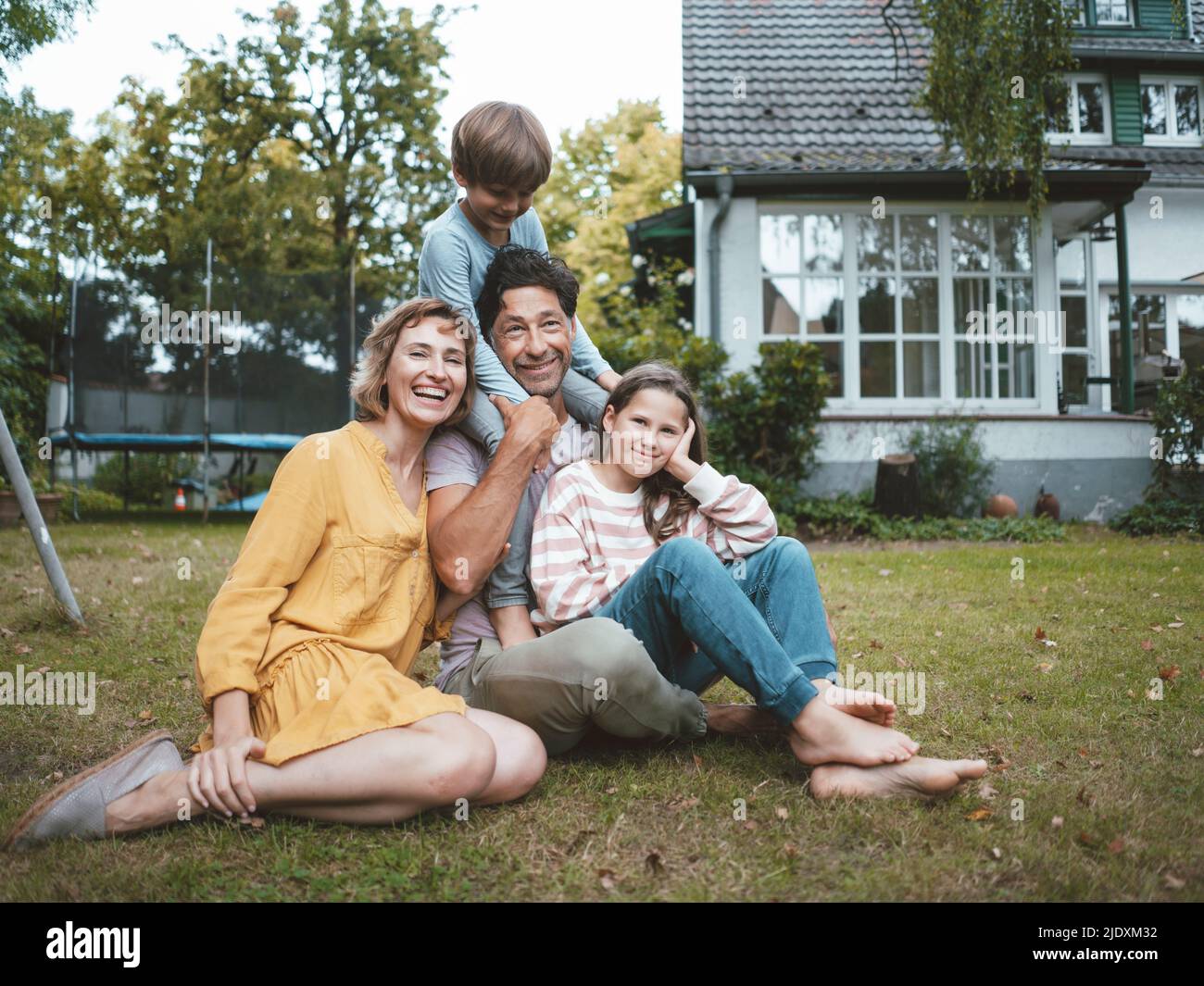 Family home back garden hi-res stock photography and images - Alamy