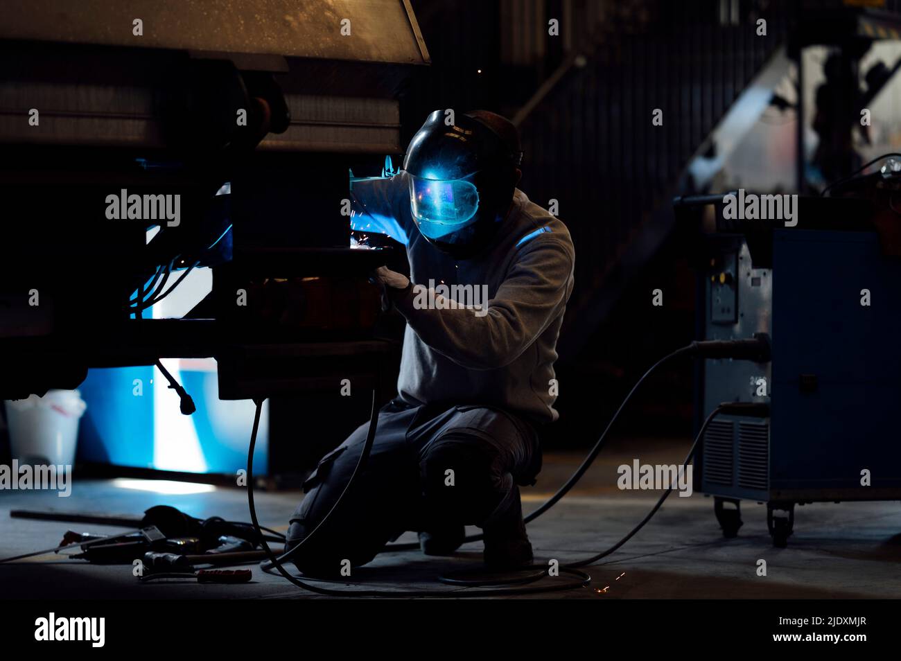 Mechanic welding hi-res stock photography and images - Alamy