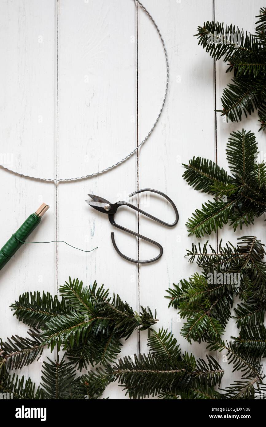 Making wreath wire hi-res stock photography and images - Alamy