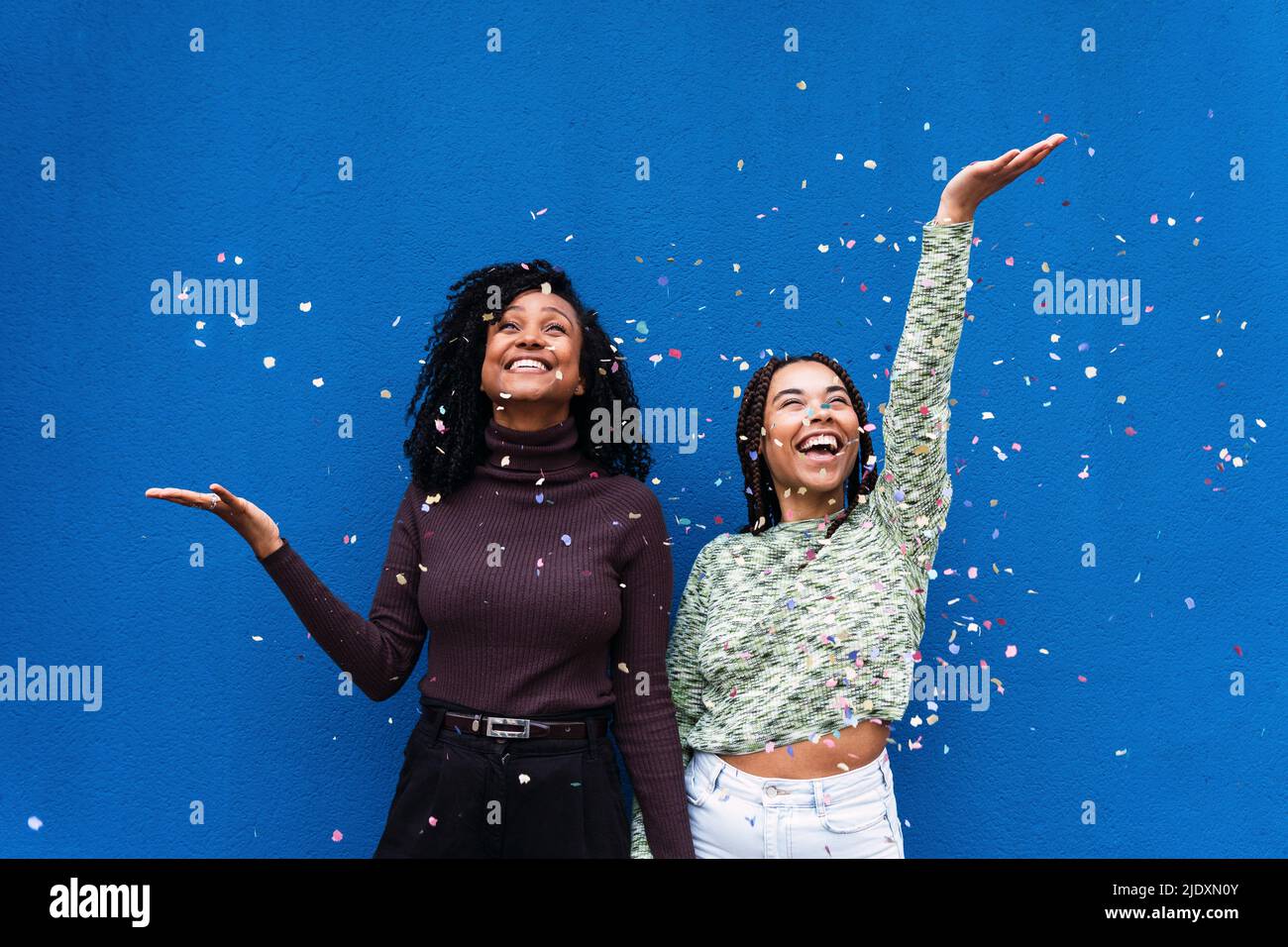Throwing confetti hand hi-res stock photography and images - Alamy