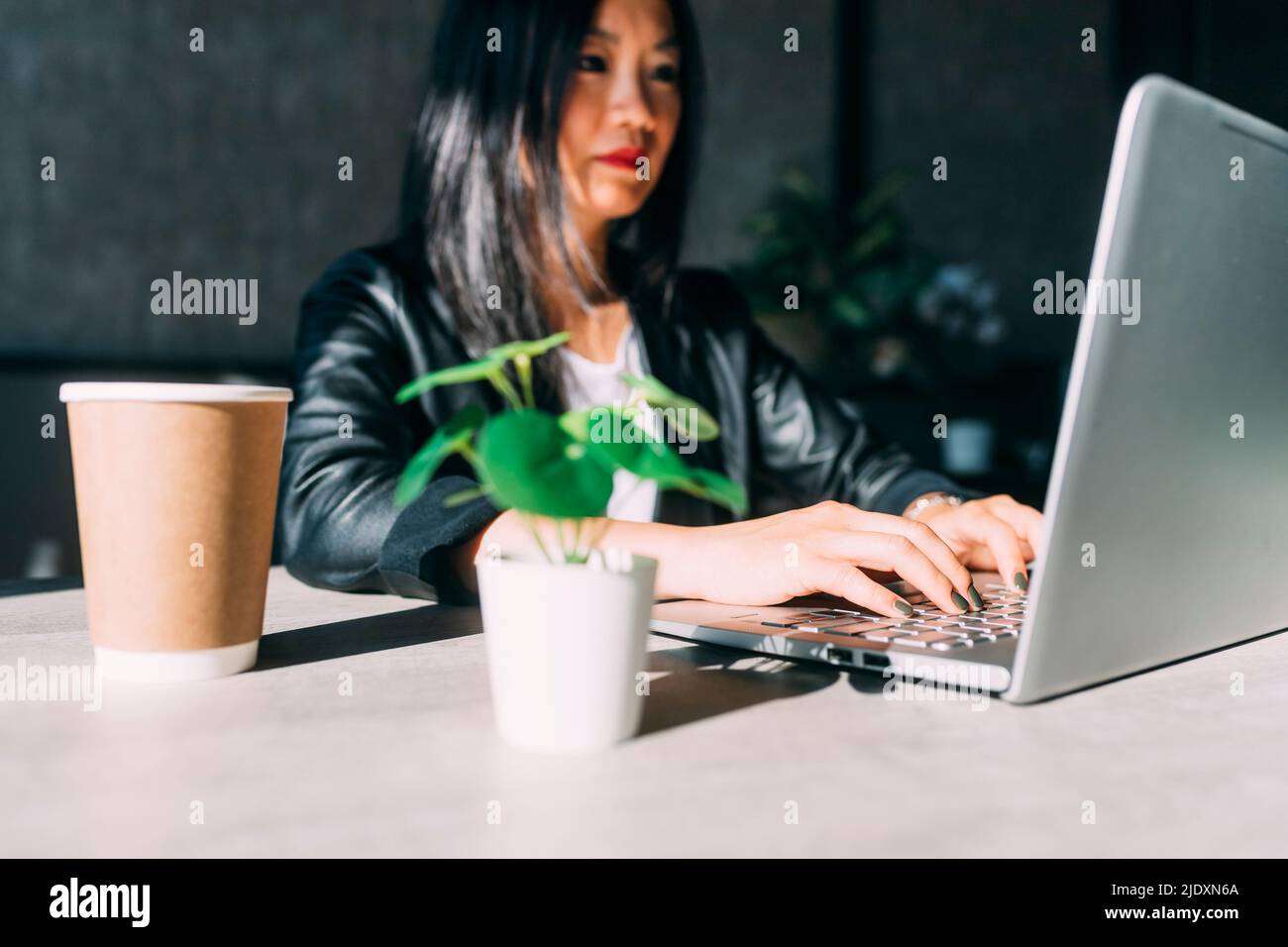 Working using work light hi-res stock photography and images - Alamy
