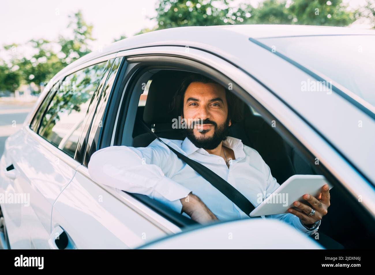 Business person computer car hi-res stock photography and images - Alamy