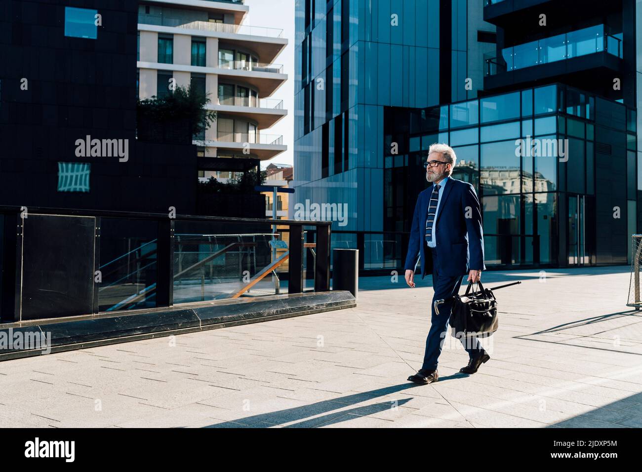 Businessman exterior hi-res stock photography and images - Alamy
