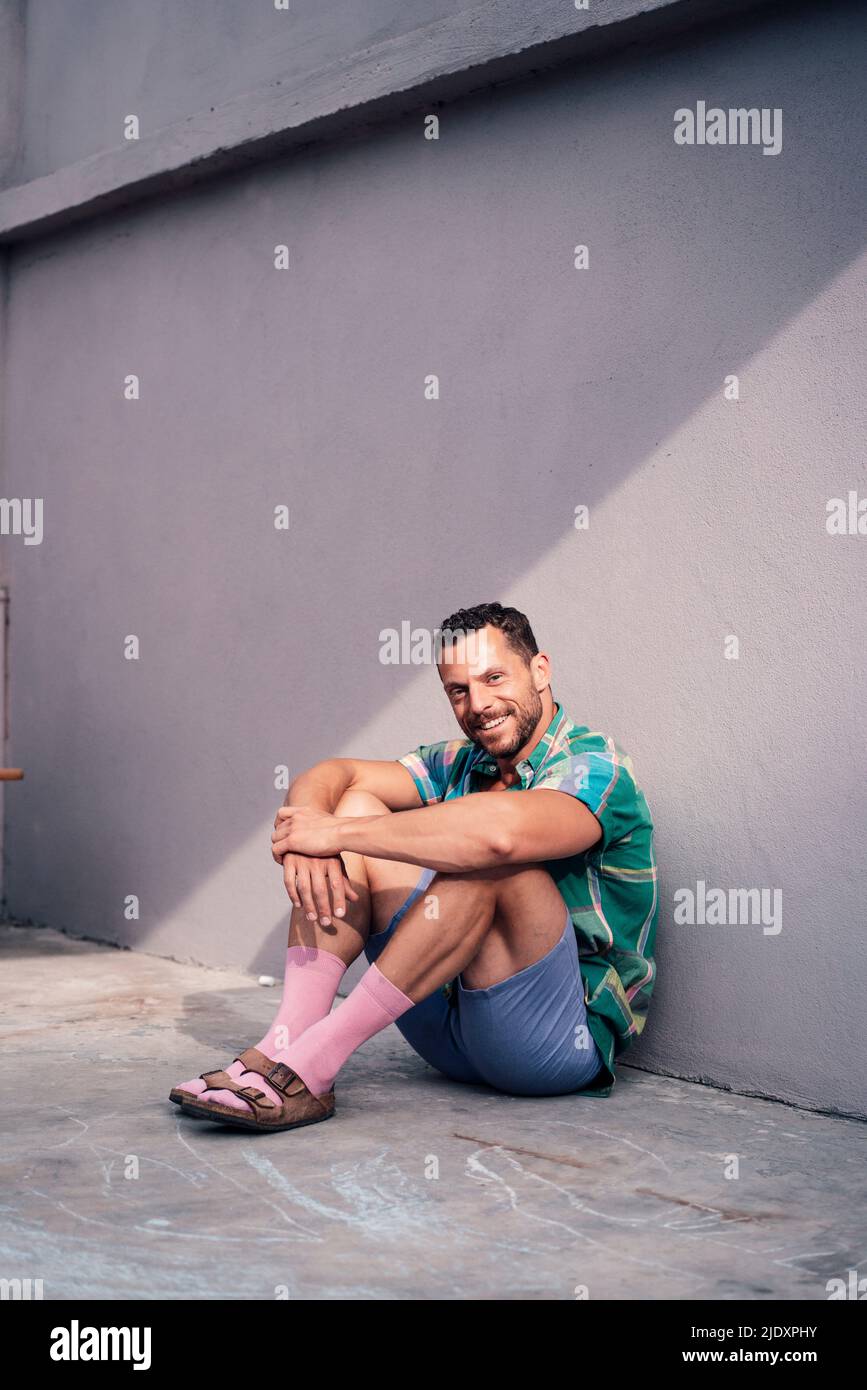 Smiling man sitting floor hi-res stock photography and images - Alamy