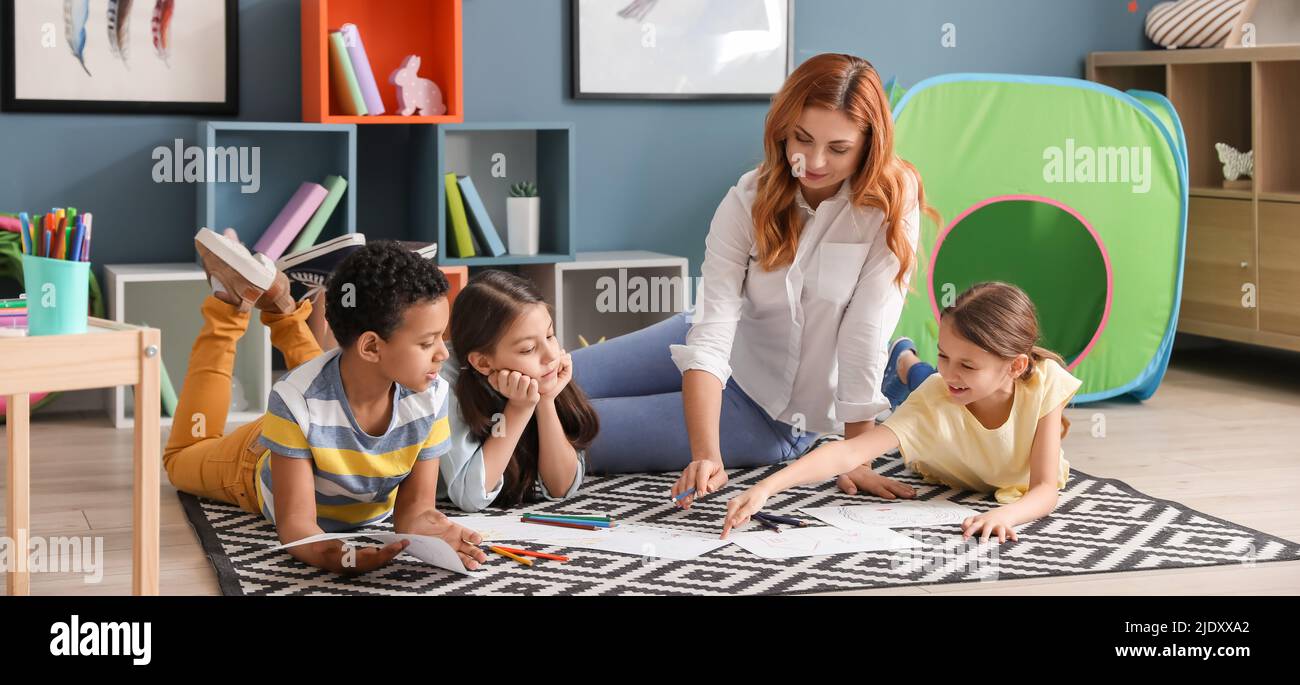Drawing teacher giving classes at school Stock Photo - Alamy