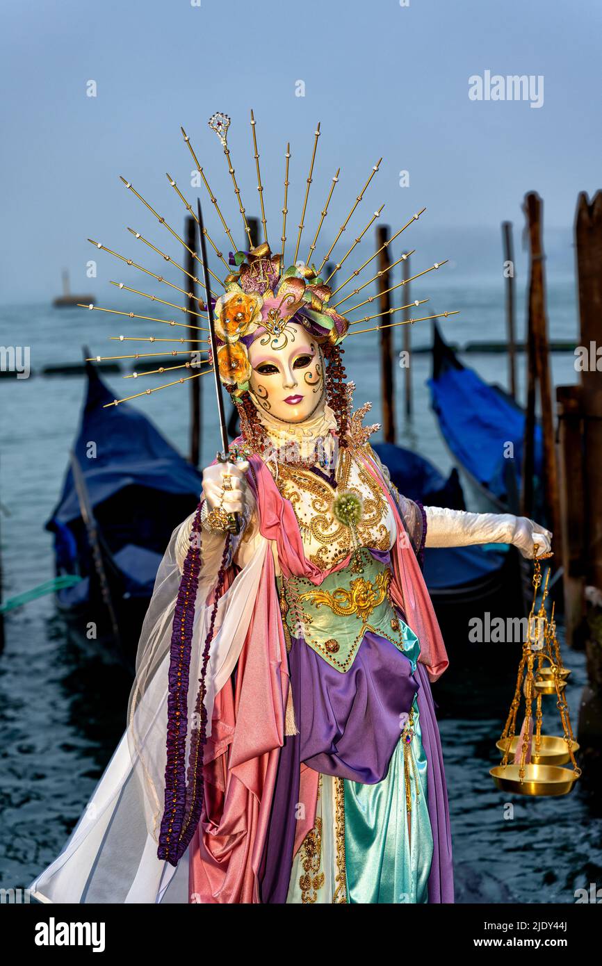 Traditional masked costumes in Venice, Italy Stock Photo - Alamy