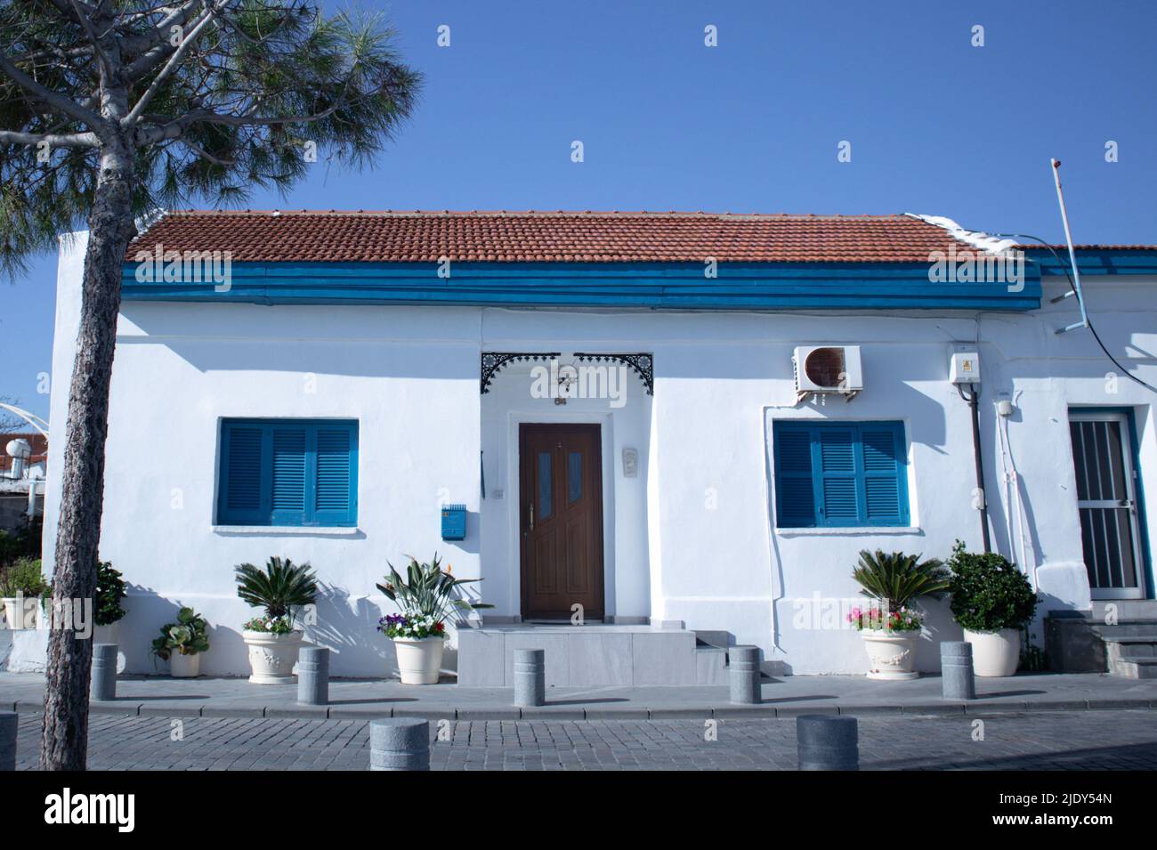 Beautiful blue door hi-res stock photography and images - Alamy