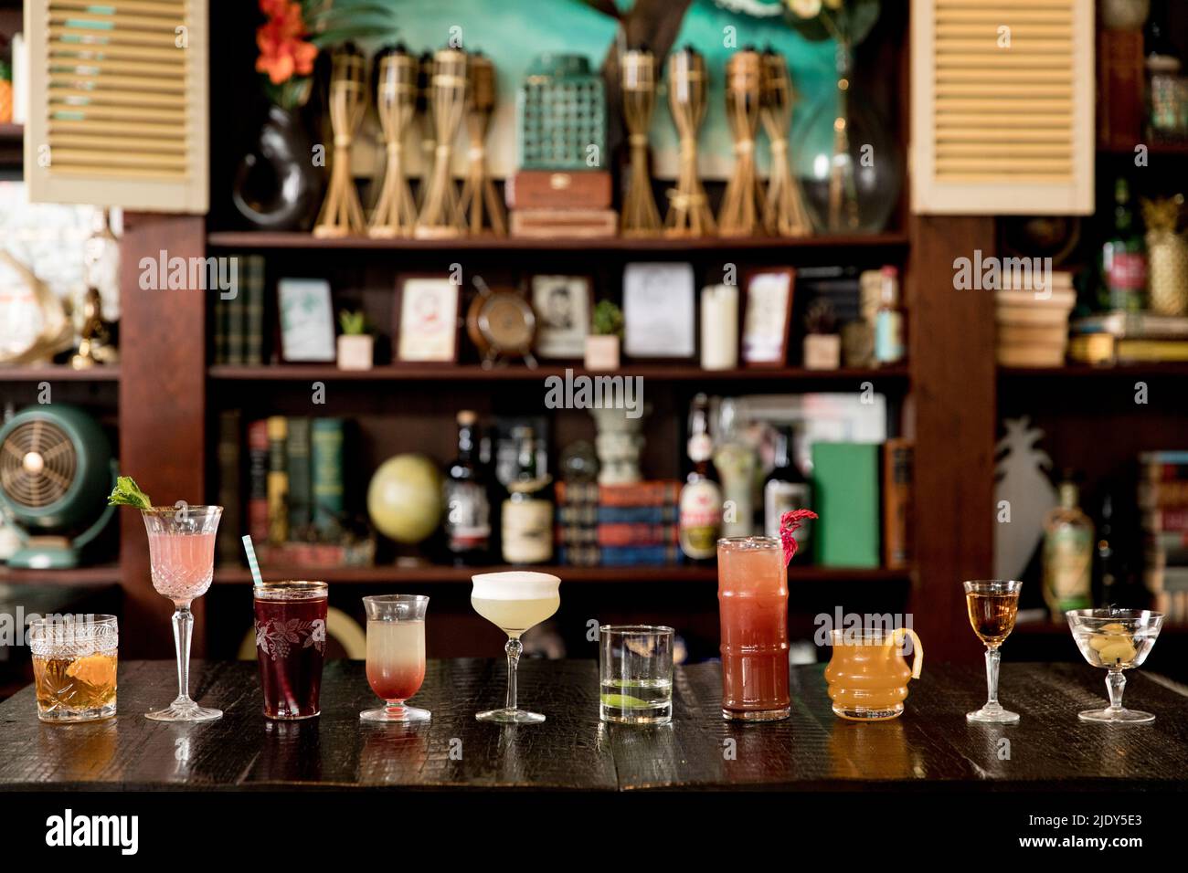 Cocktail lineup hi-res stock photography and images - Alamy
