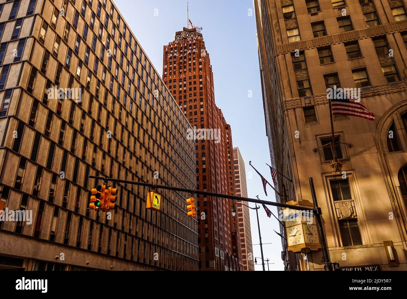 Detroit abandoned buildings hi-res stock photography and images - Alamy