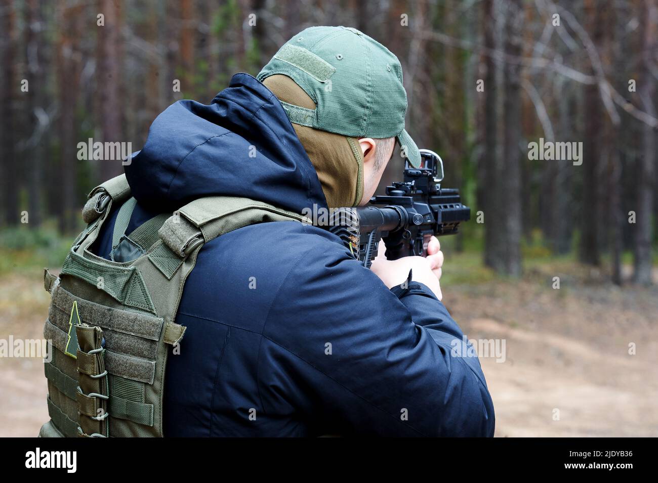 Man shooting machine gun hi-res stock photography and images - Alamy
