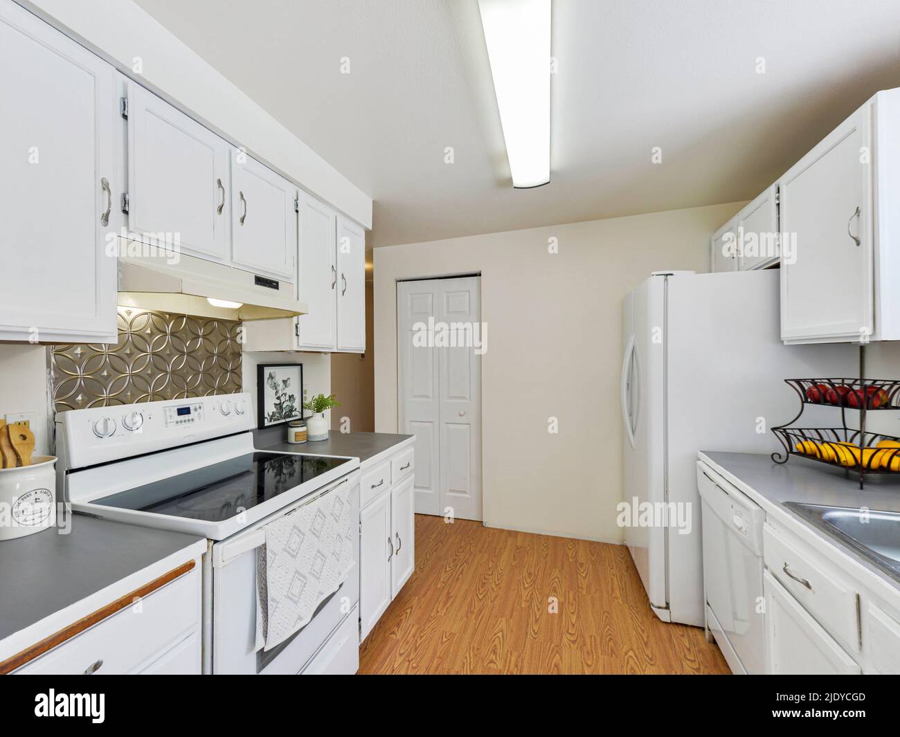 Modern residential kitchen interior Stock Photo - Alamy