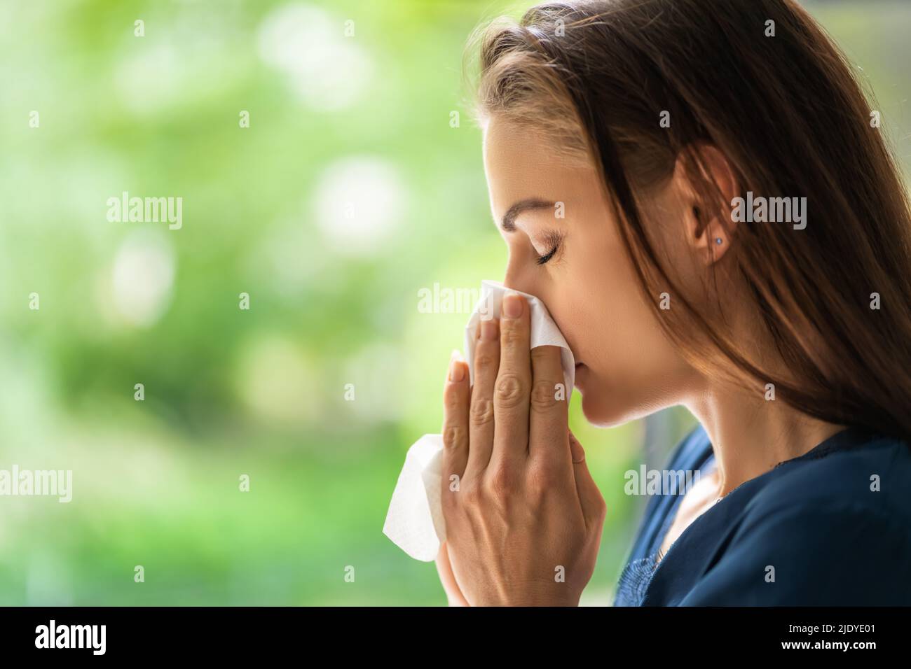Pollen allergy woman hi-res stock photography and images - Alamy
