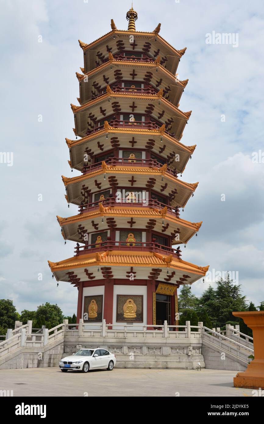 Explore the Ancient Water Town of Qibao Stock Photo - Alamy