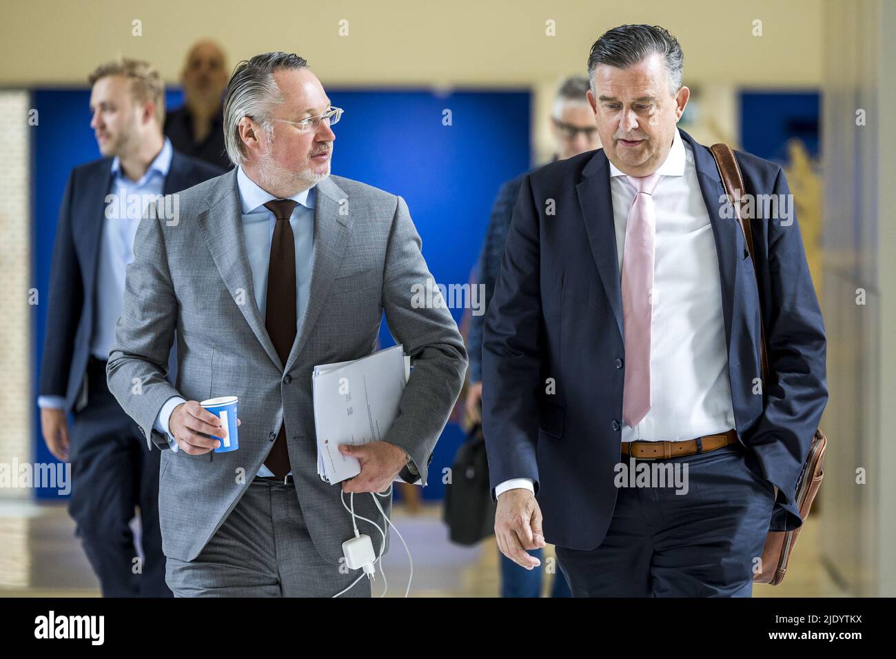 2022-06-24 09:25:07 MAASTRICHT - Deputy Stephan Satijn (L) and King's ...