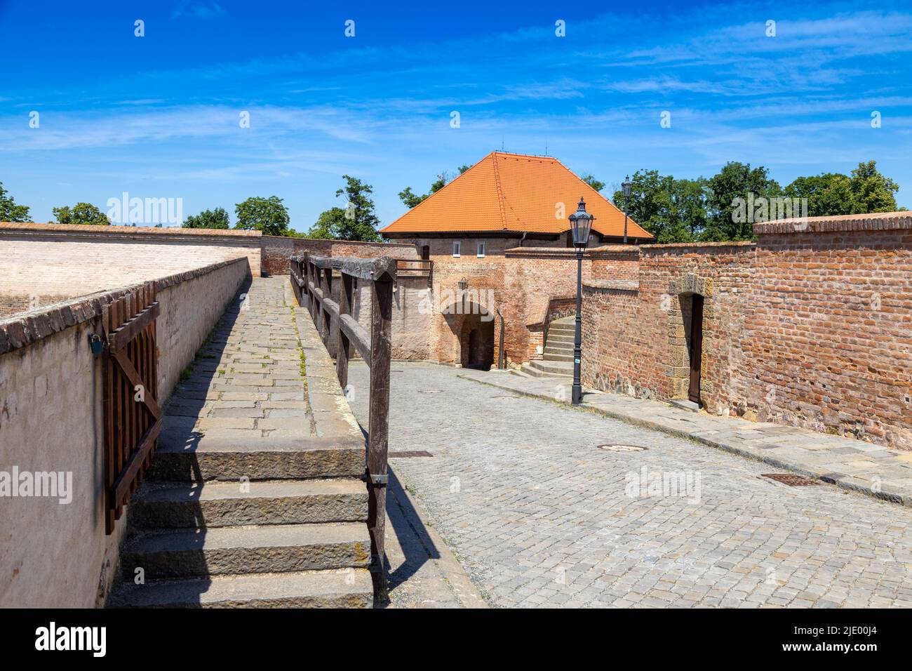 Hrad Spilberk (nar. kulturni pamatka, zal. 13. stol., pevnost a vezeni ... Hrad Spilberk (nar. kulturni pamatka, zal. 13. stol., pevnost a vezeni ...