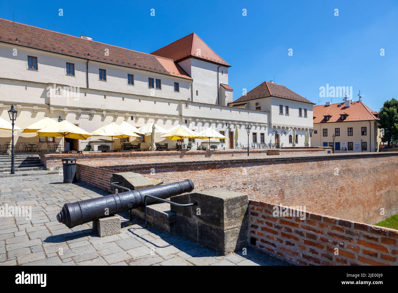Hrad Spilberk (nar. kulturni pamatka, zal. 13. stol., pevnost a vezeni ... Hrad Spilberk (nar. kulturni pamatka, zal. 13. stol., pevnost a vezeni ...