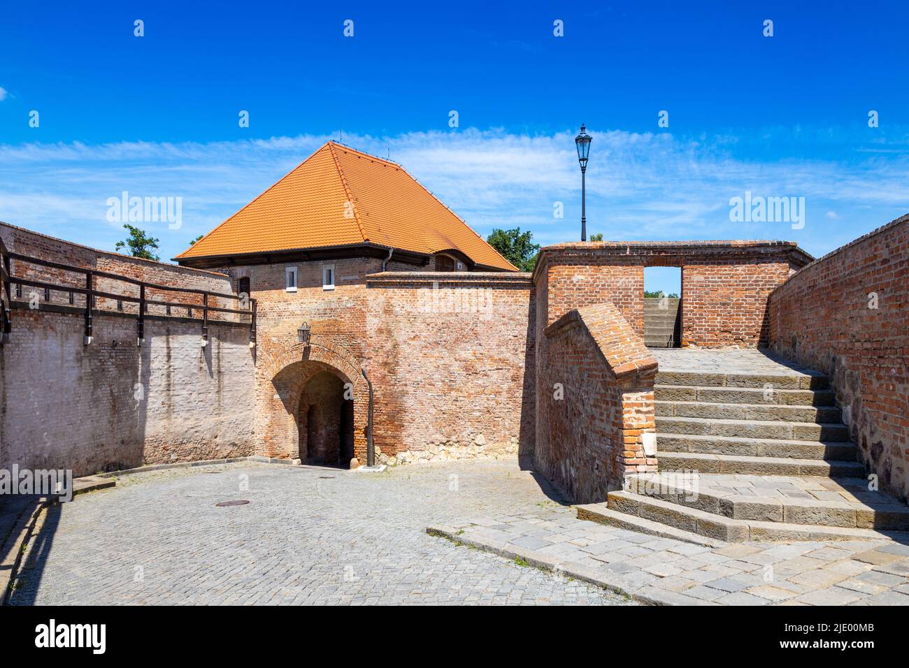 Hrad Spilberk (nar. kulturni pamatka, zal. 13. stol., pevnost a vezeni ... Hrad Spilberk (nar. kulturni pamatka, zal. 13. stol., pevnost a vezeni ...