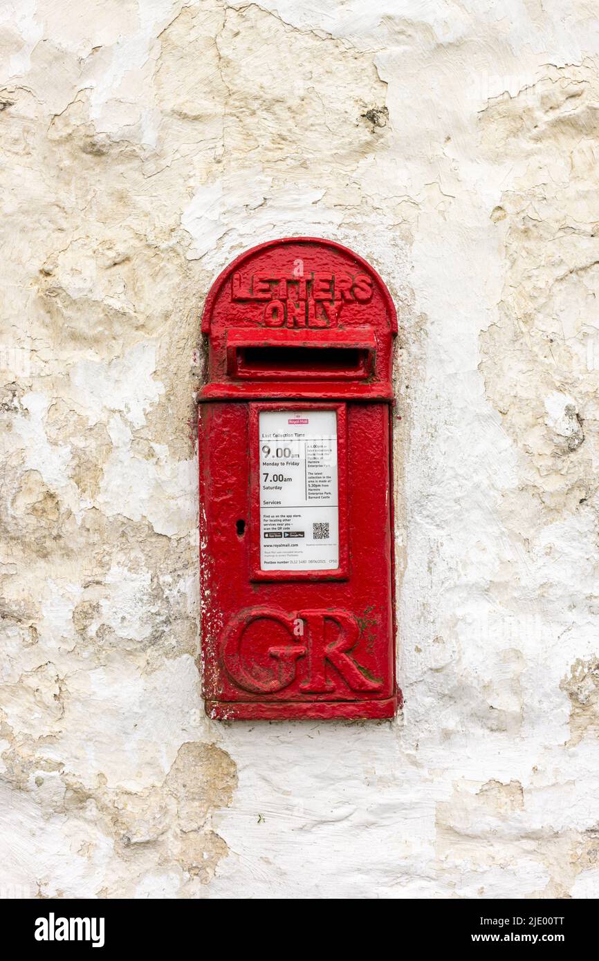 Rough letterbox hi-res stock photography and images - Alamy