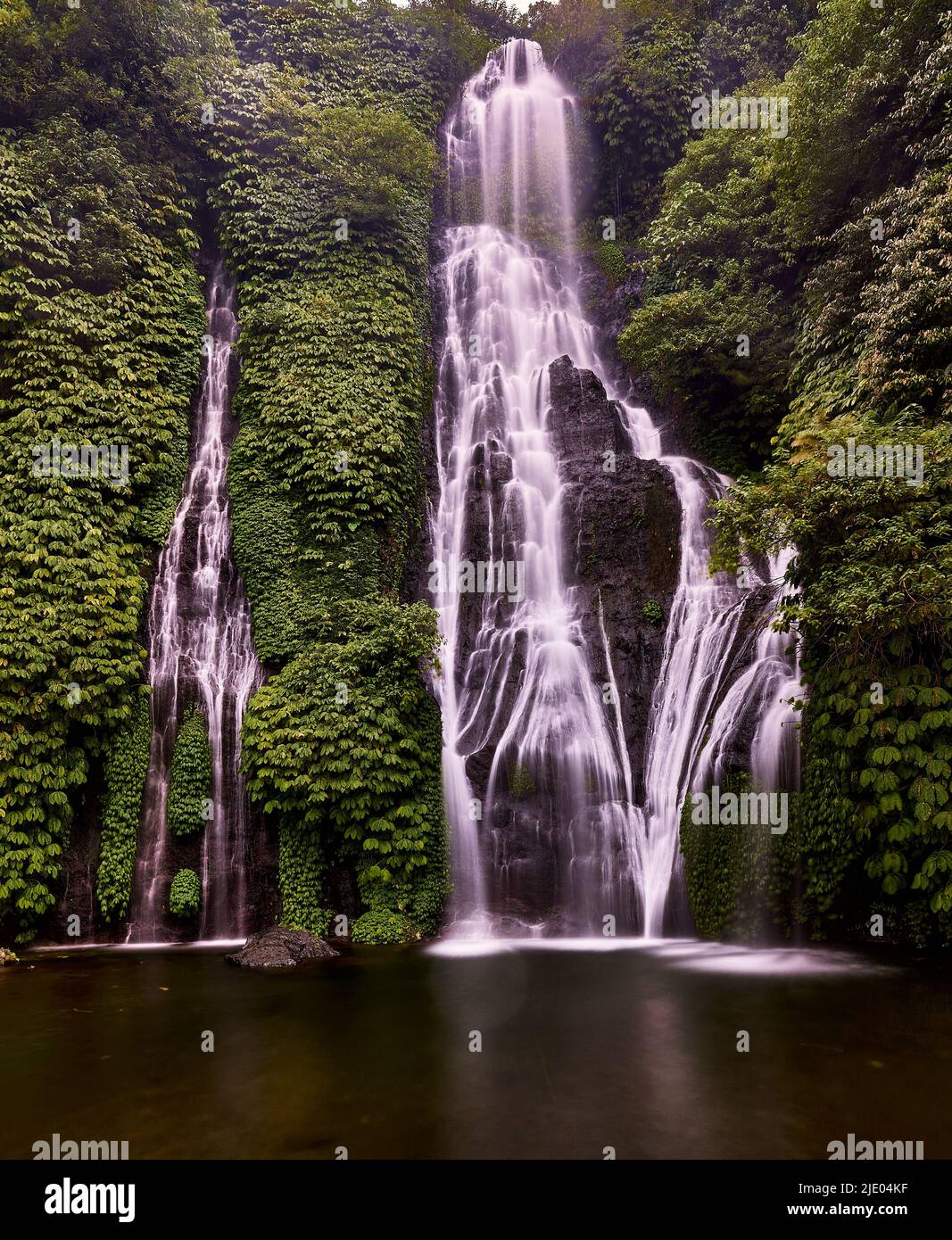 Waterfall hideaway hi-res stock photography and images - Alamy