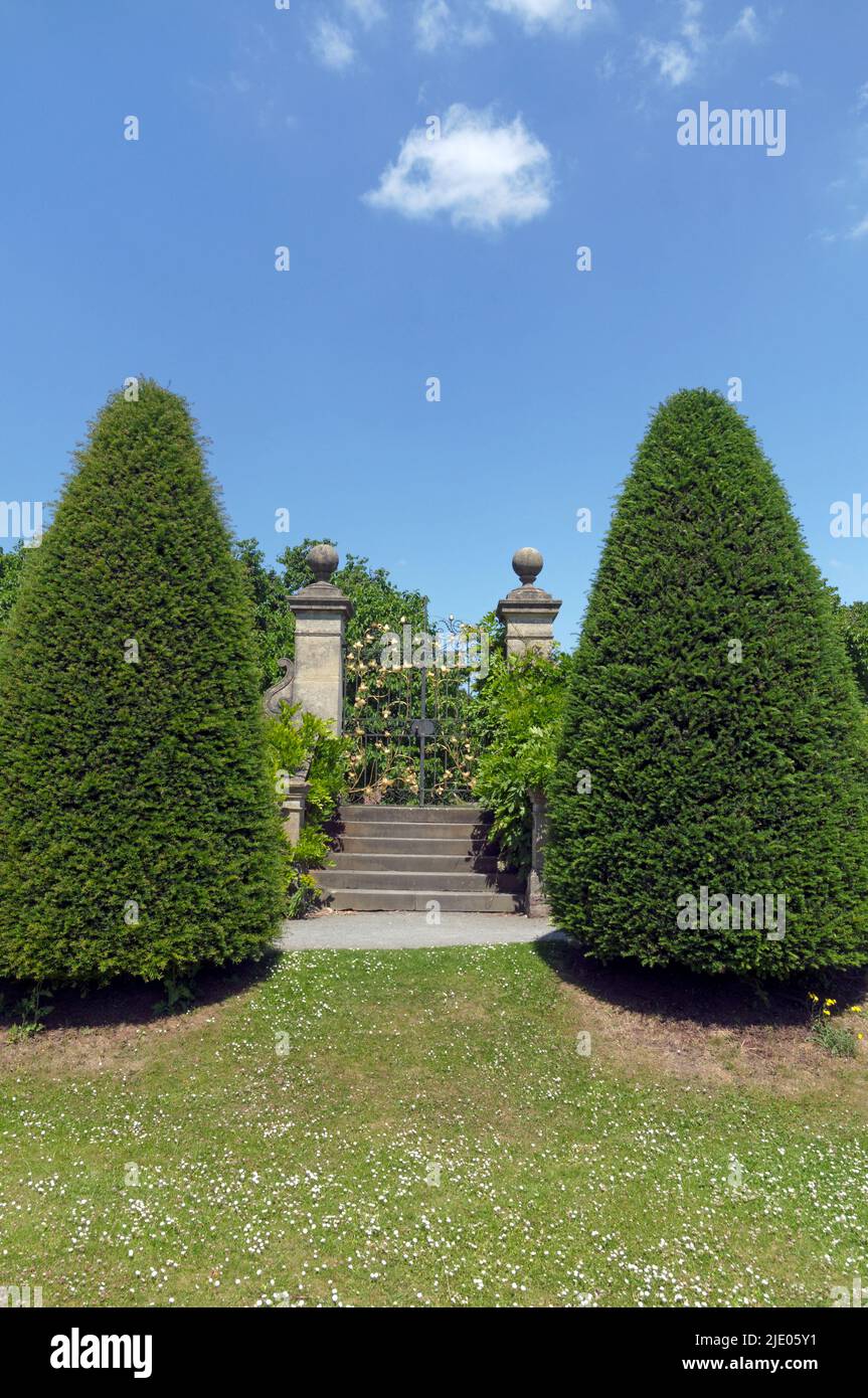 Gate topiary hi-res stock photography and images - Alamy