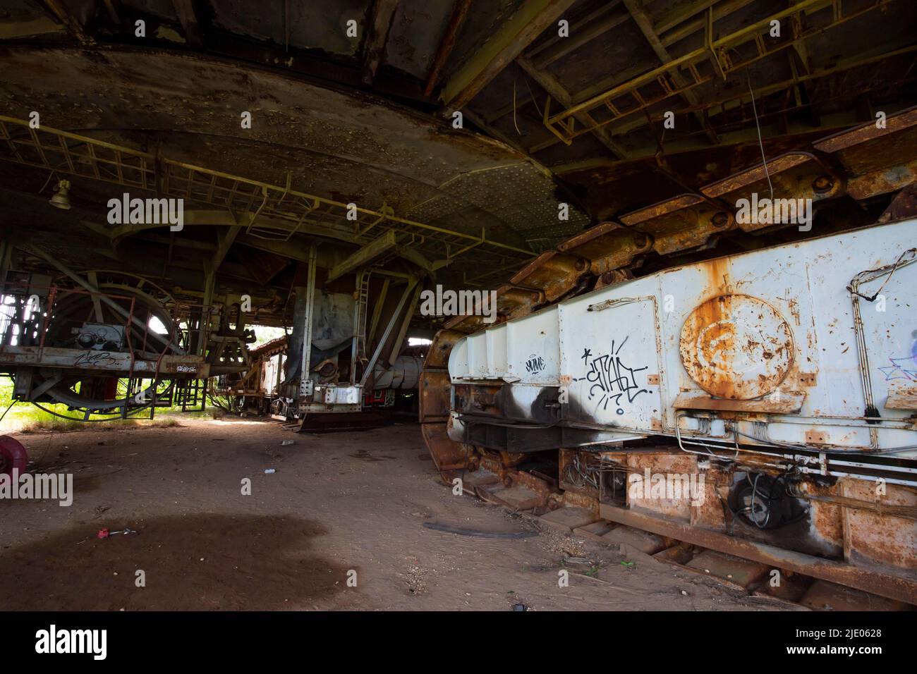 Chain drive under the central unit, excavator, bucket wheel excavator ...