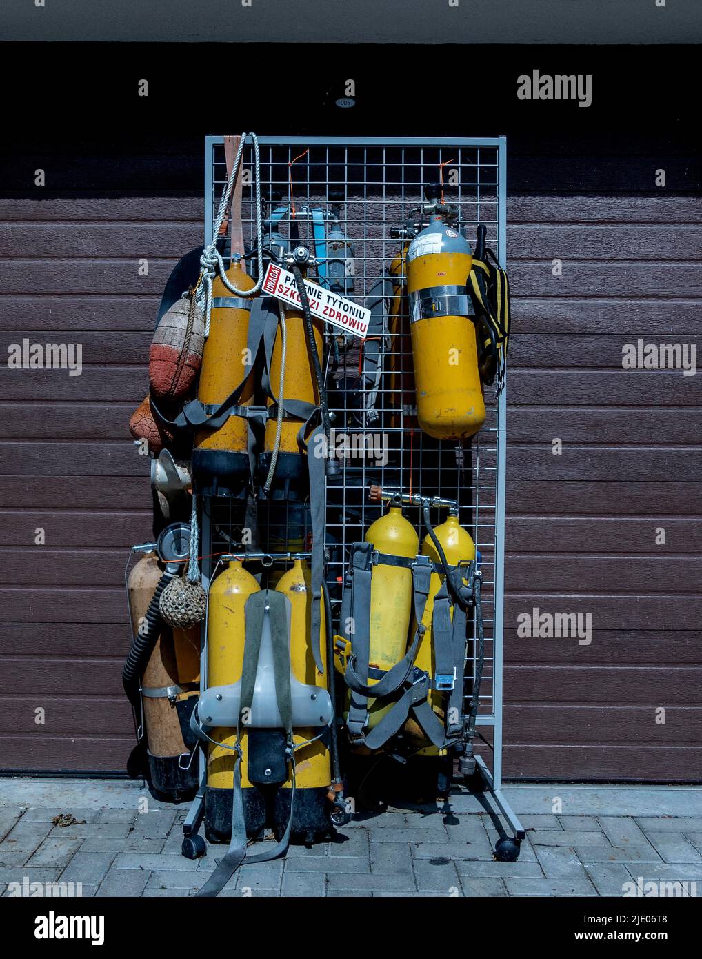 Oxygen tanks hi-res stock photography and images - Alamy