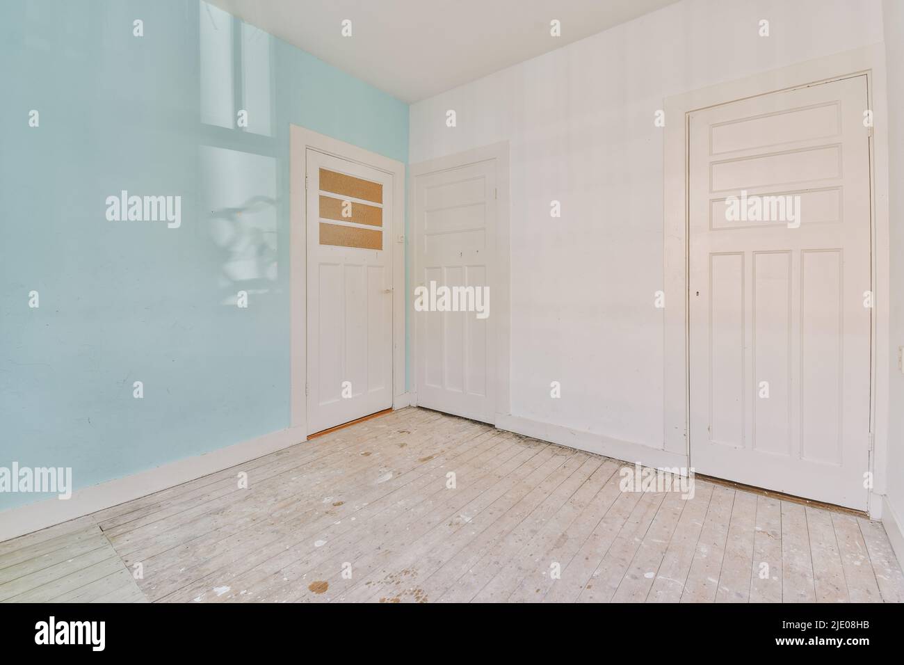A cozy and spacious empty room in a luxury house Stock Photo - Alamy