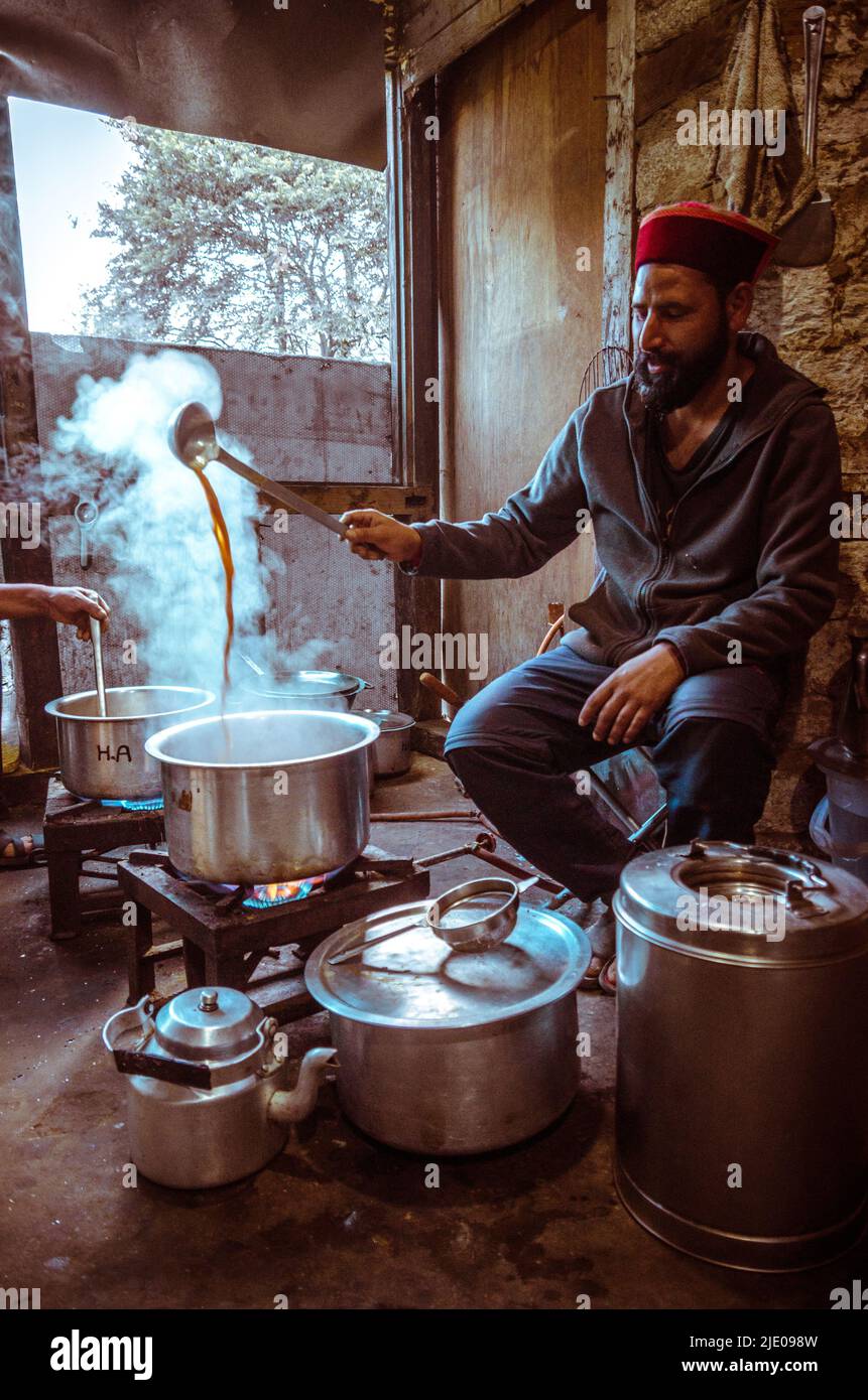 Indian man making tea, Himalaya, smoke Stock Photo - Alamy