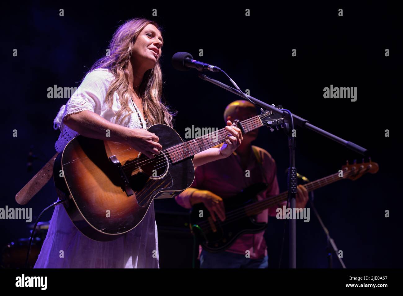 Australian singer songwriter Kasey Chambers performs live with her band ...