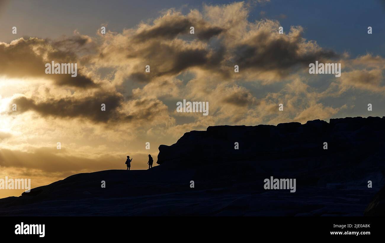 Morning light, backlight, 2 people as silhouettes, grey-white clouds ...