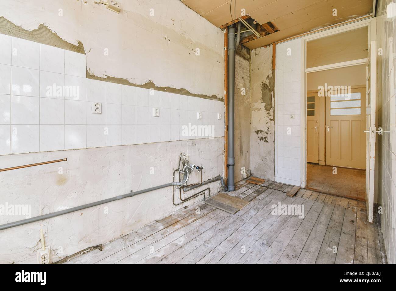 A cozy and spacious empty room in a luxury house Stock Photo - Alamy