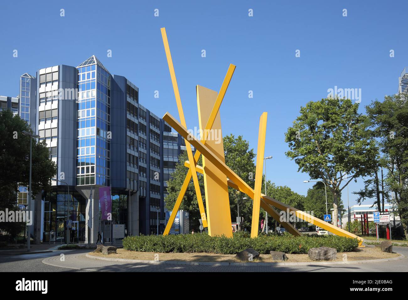 Roundabout sculpture hi-res stock photography and images - Alamy