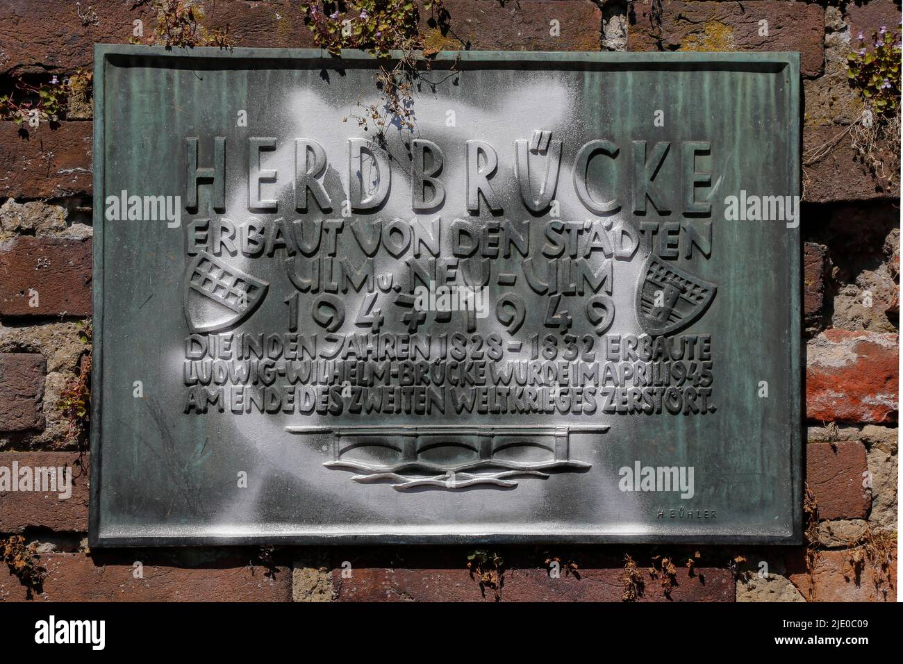 Sprayed sign, vandalism, damage by sprayer, information board ...