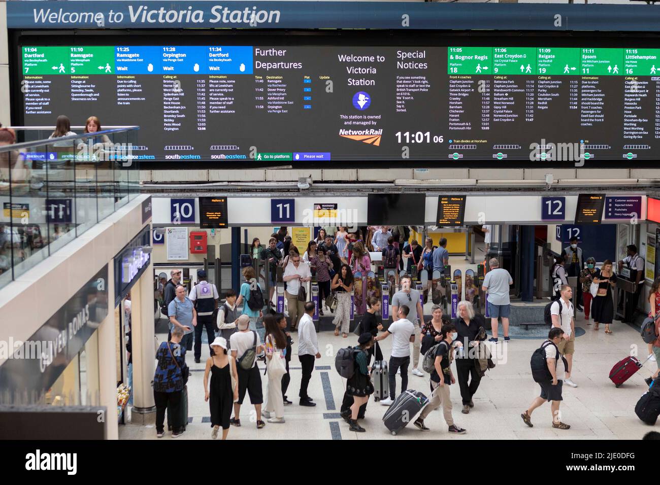 Tfl rail hi-res stock photography and images - Alamy