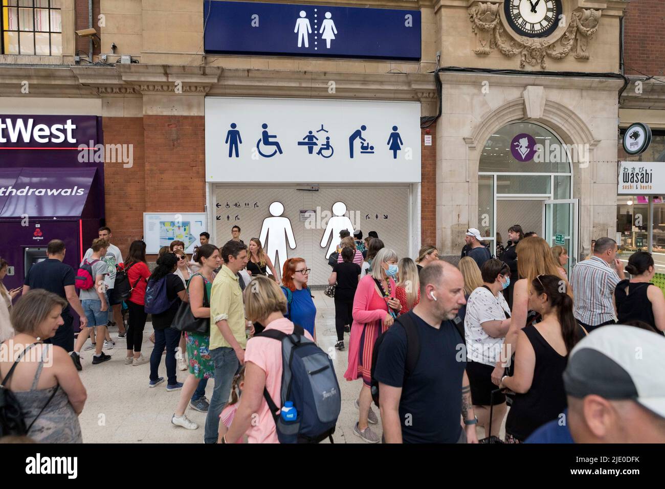 Holiday makers seen flooding London Victoria train station the weekend ...