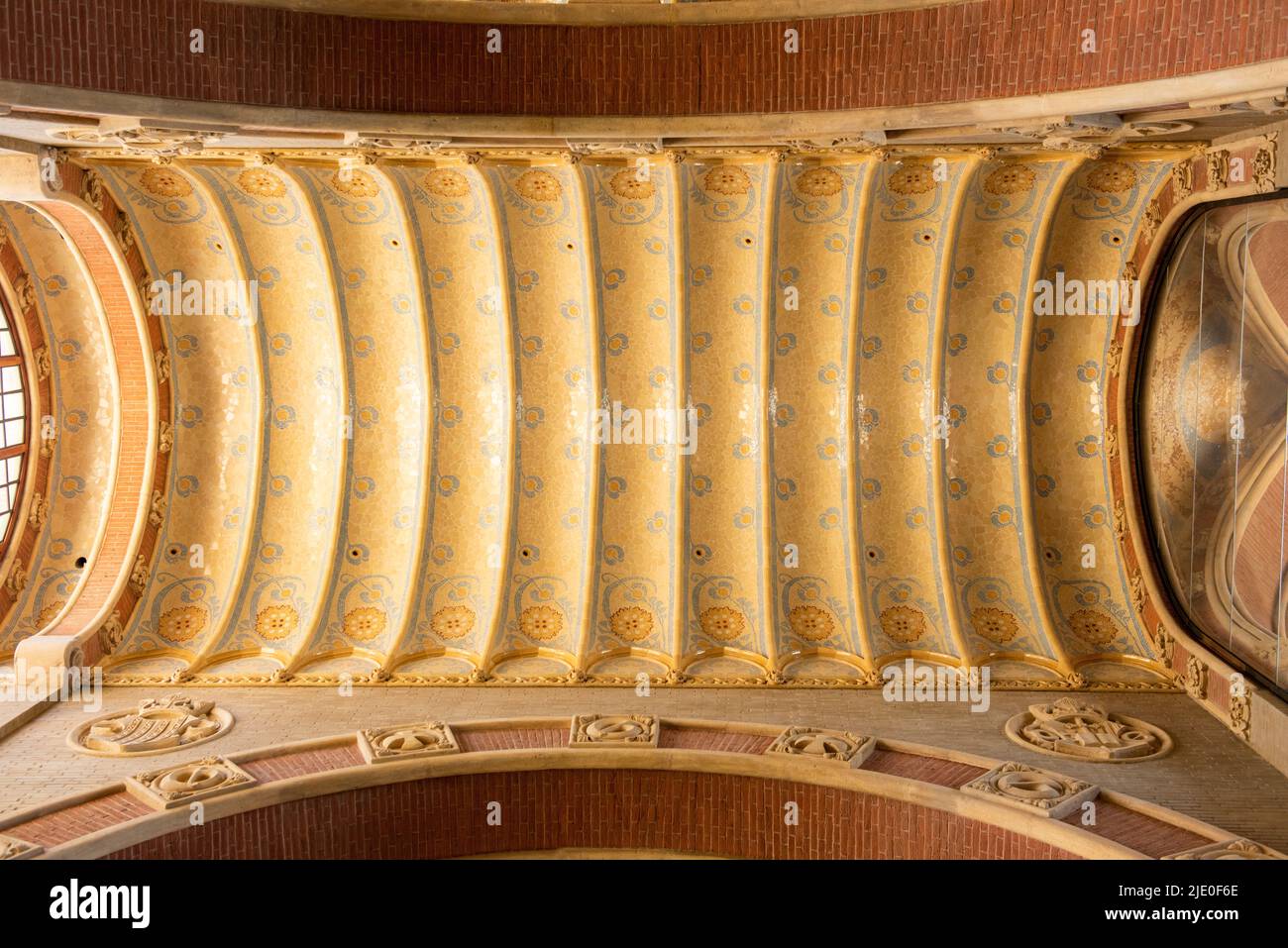 Ribbed ceiling hi-res stock photography and images - Alamy