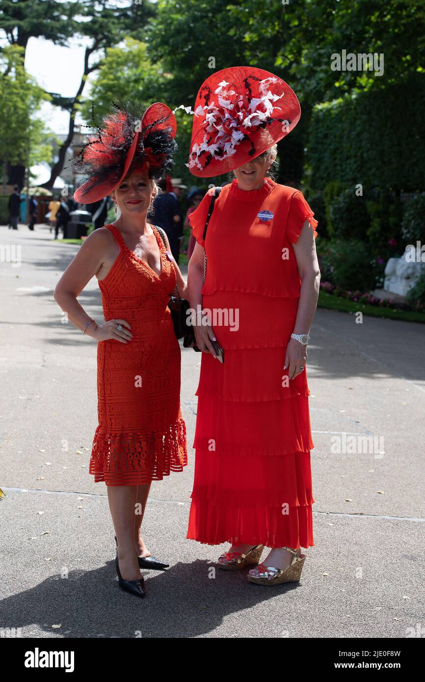 Ascot, Berkshire, UK. 17th June, 2022. Miliner Viv Jenner (left) wears ...