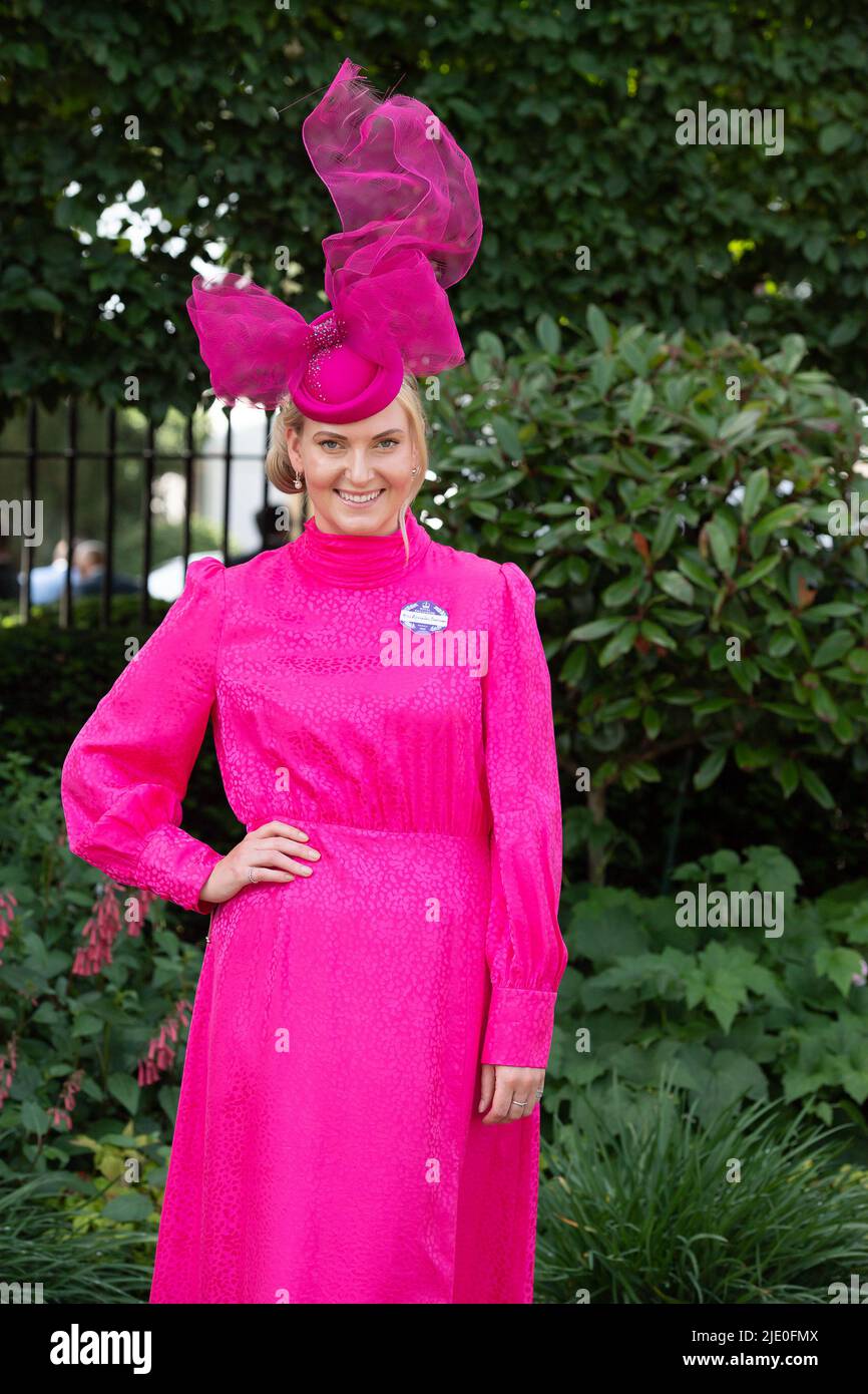Ascot, Berkshire, UK. 17th June, 2022. Alexandra Bertram wears a pretty ...