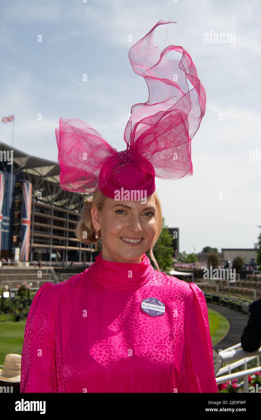 Ascot, Berkshire, UK. 17th June, 2022. Alexandra Bertram wears a pretty ...