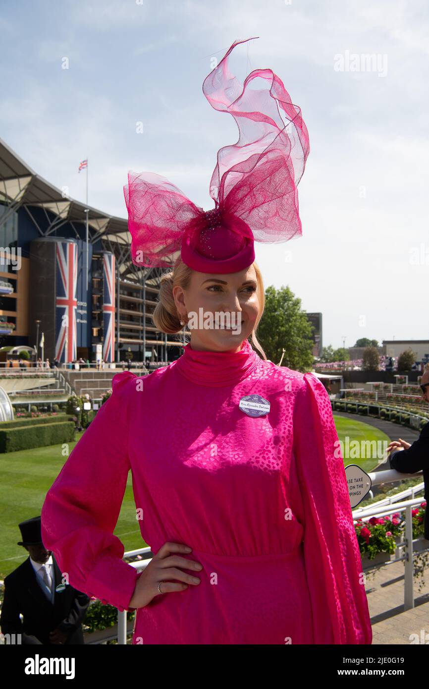 Ascot, Berkshire, UK. 17th June, 2022. Alexandra Bertram wears a pretty ...