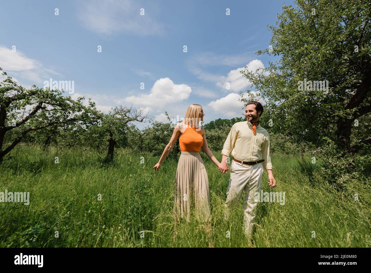 Couple walking side profile hi-res stock photography and images - Alamy