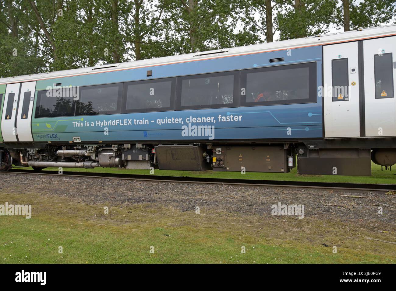 Chiltern Railways Class 168 HybridFlex battery-diesel train, with a ...