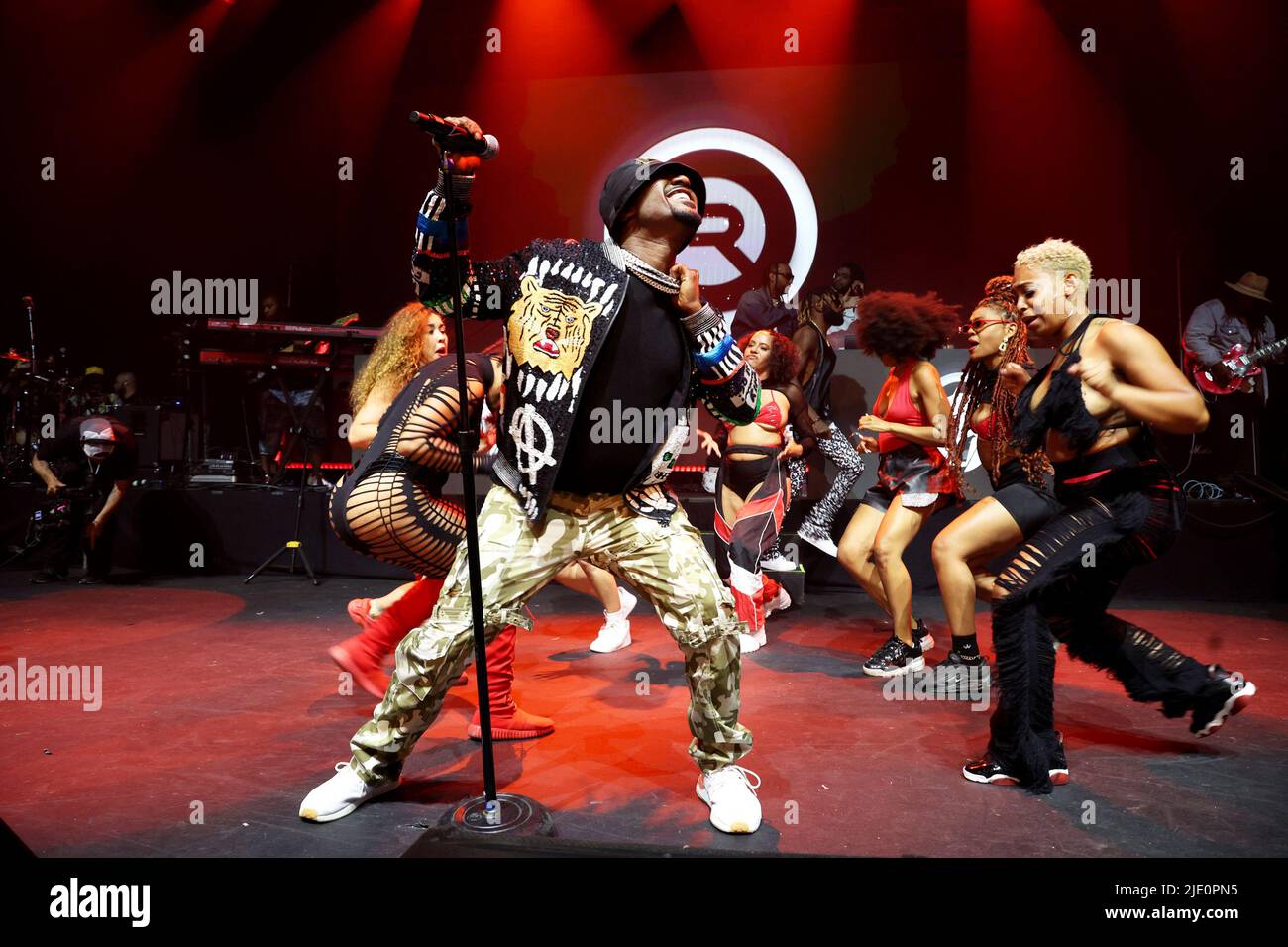 Omarion verzuz hi-res stock photography and images - Alamy