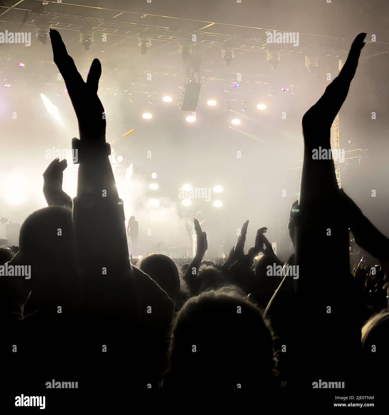 Applaud crowd hi-res stock photography and images - Alamy