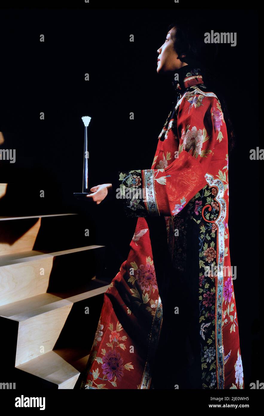 Ancient Chinese clothes, court dress, with large sleeves and embroidery ...