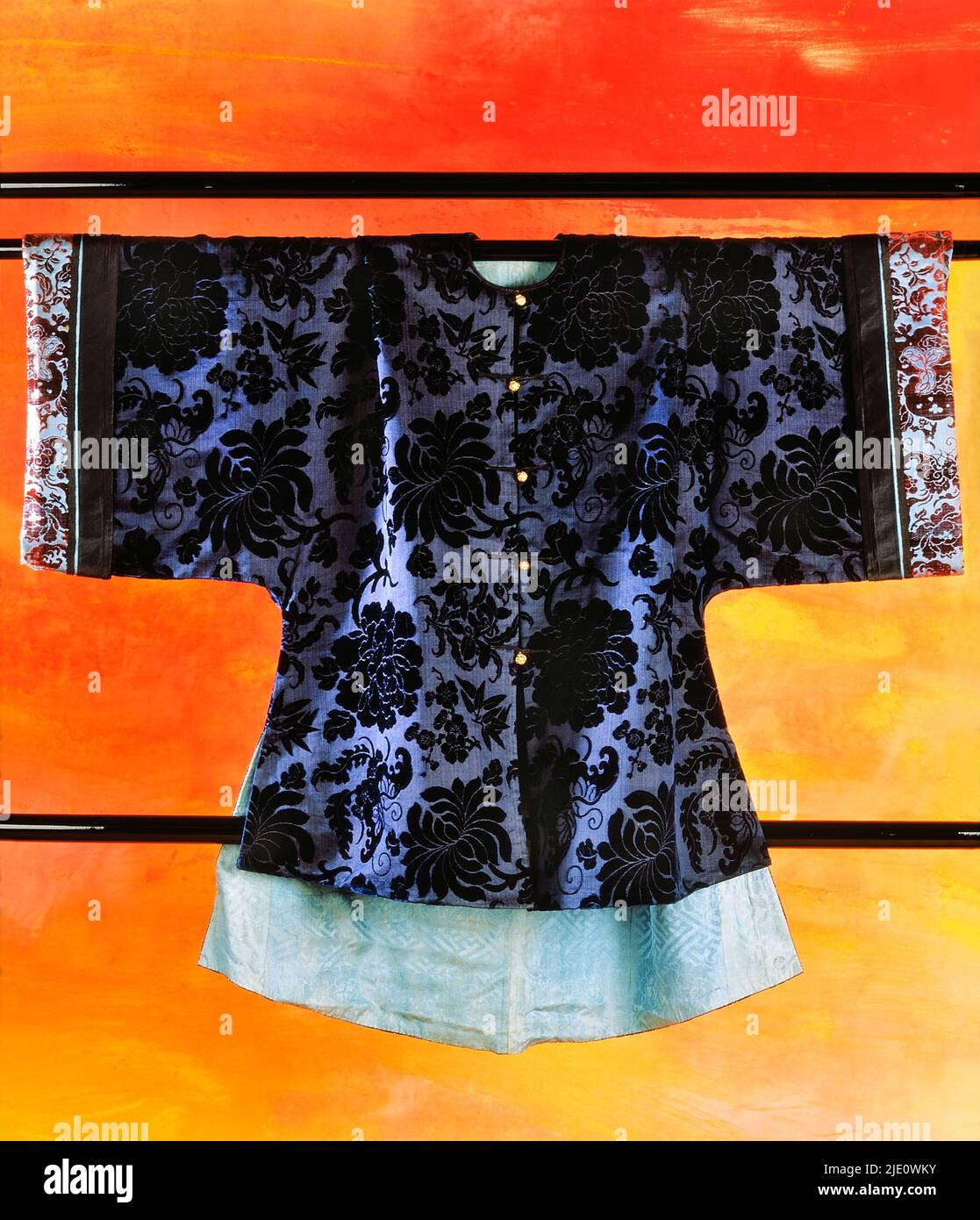 Ancient Chinese clothes, tunic with large sleeves and embroidery, Qing ...